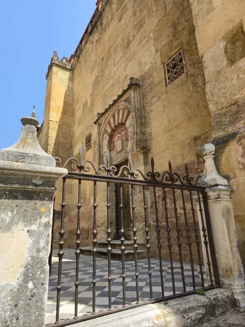 Córdoba: Tour of the Mosque-Cathedral, the Roman Bridge, and the Jewish Quarter. - An In-Depth Look at the Córdoba Tour