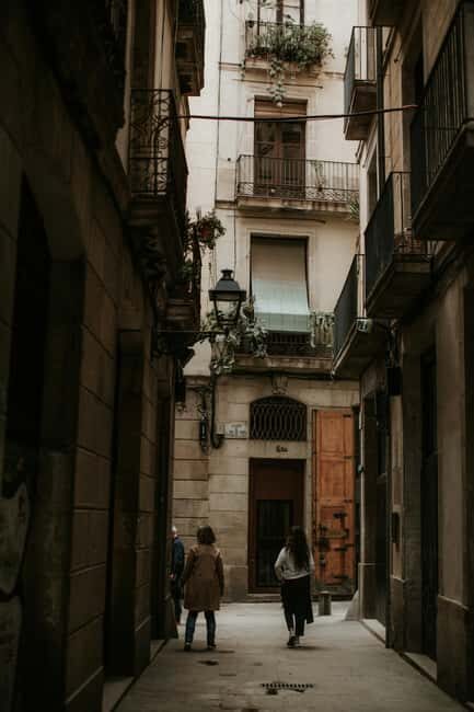 "Discover Barcelona: Private Tour in Arabic with Expert Guide" - Who Will Benefit Most?