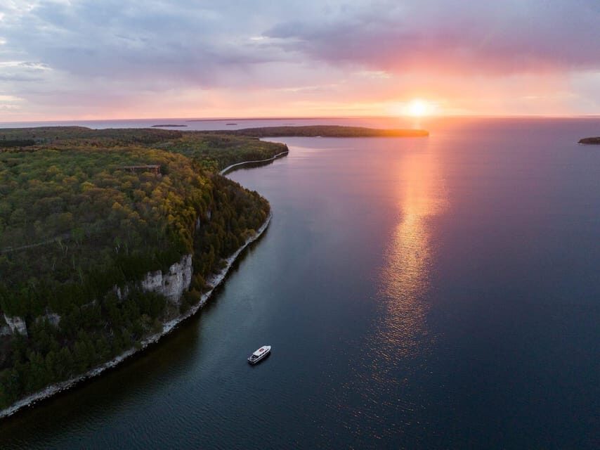 Door County Historic Cottage Row & Strawberry Islands Cruise - Exploring the Strawberry Islands