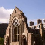 Edinburgh: Castle Guided Tour & Holyrood Palace Ticket - What Makes This Tour Stand Out