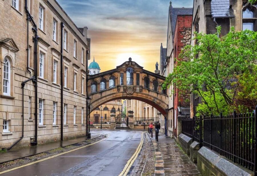 Enchanted Oxford: A Christmas Private Walking Tour - The Practical Details