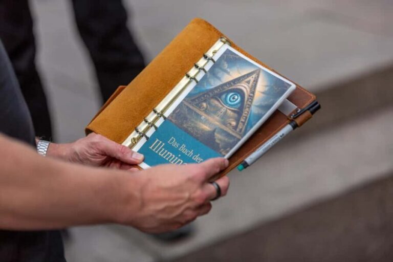 Escape Outdoor Game Lucerne "Illuminati  Murder of the Bishop" - Exploring the Details of the Outdoor Escape Game