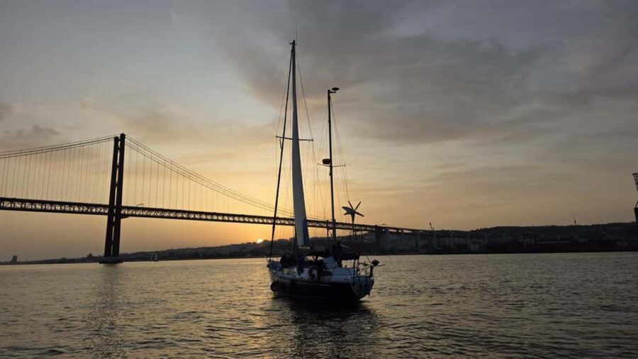 Exclusive Sunset Cruise (for your group of 2-8 people) with wine and snacks - Who Will Love This Experience?