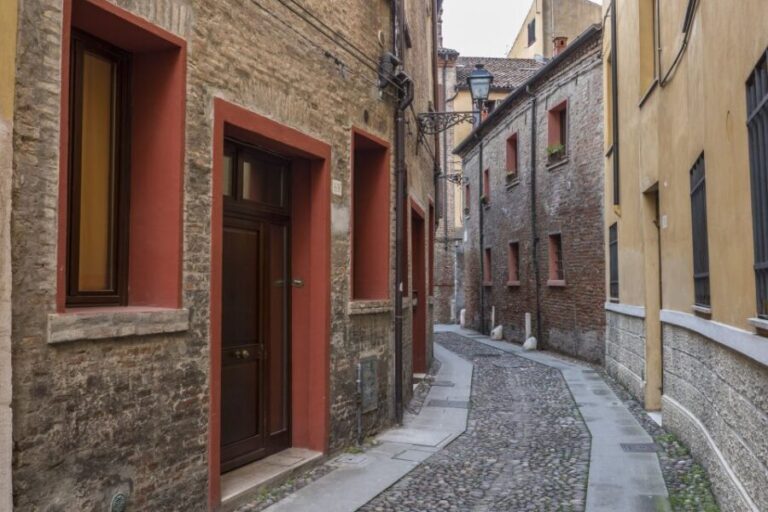 Ferrara: City Highlights Walking Tour with Local Guide - The Itinerary in Detail