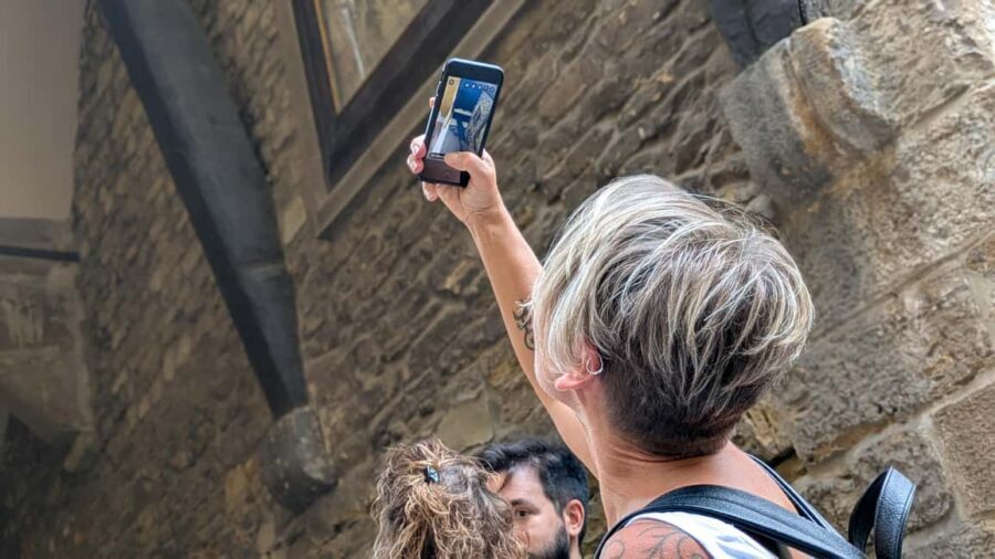 Florence: Ghost & Crimes Walking Tour with Tastings and Wine - Sampling Tuscan Flavors in Historic Settings