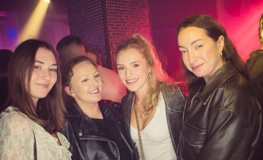 FREE Pub Crawl with OPTIONAL 1 hour open bar and clubs - Analyzing the Value