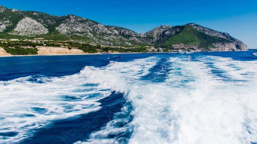 From Cala Gonone: transfer to the Bue Marino Caves - Arriving at the Grotta del Bue Marino