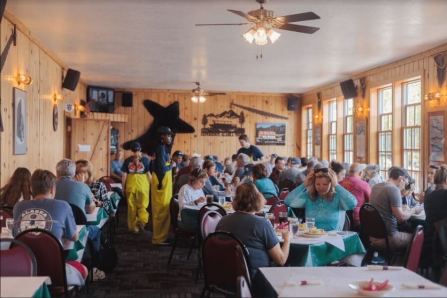 From Ketchikan: Crab Feast Lunch at World Famous Lodge - A Closer Look at the Experience