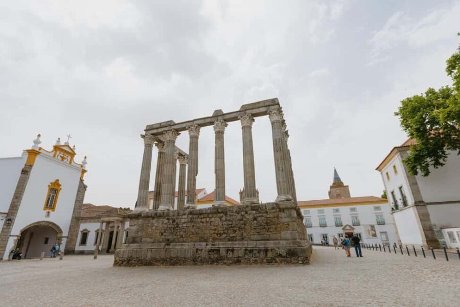 From Lisbon: Évora and Monsaraz with Alentejo Wine Tasting - Exploring Évora’s Historic Core
