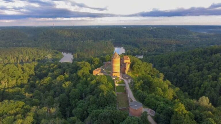 From Riga: Siguldas Top Sights & Scenic Picnic (EN/DE/ESP) - Who Should Consider This Tour?