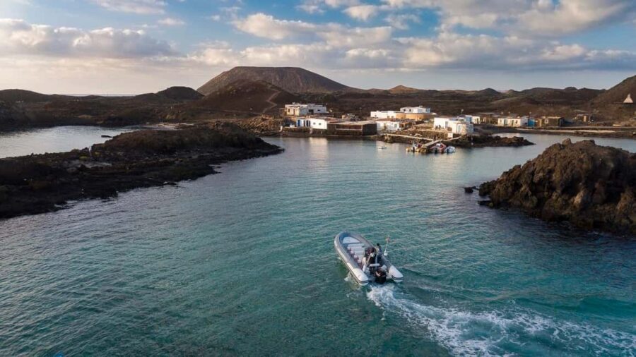Fuerteventura: 1-hour private mini-cruise to Lobos Island - Why This Tour Stands Out