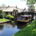 Giethoorn: Private Guided Canal Cruise with Coffee and Tea - Analyzing the Value