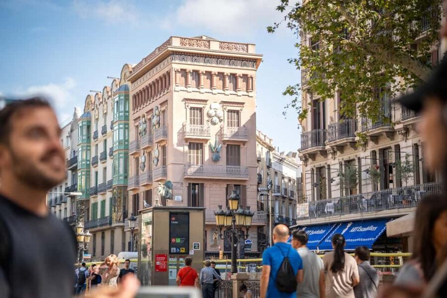 Guided tour of Barcelona in French (Old Town & Instagram spots) - Why This Tour Delivers Great Value