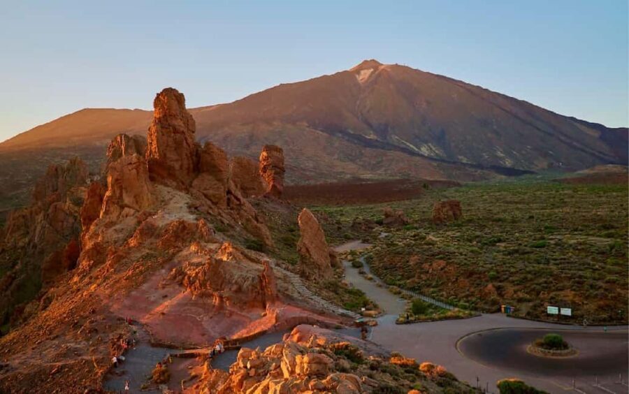 Guided tour of Roques de Garcia - Teide National Park - The Geological Marvels