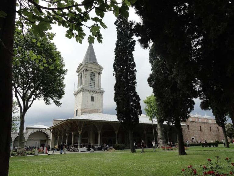 Hagia Sophia & Topkapi Palace Combo Tickets with Audio Guide - Who Will Benefit Most from This Tour?