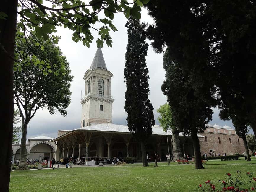 Hagia Sophia & Topkapi Palace Combo Tickets with Audio Guide - Who Will Benefit Most from This Tour?