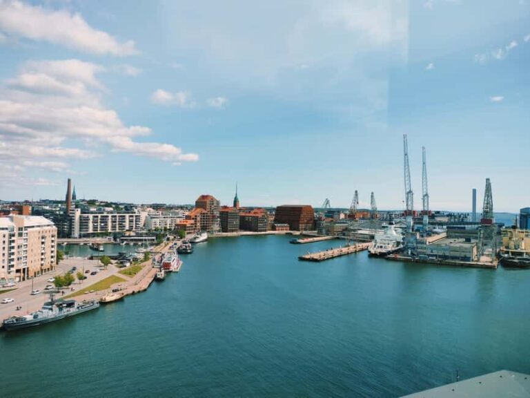 Helsinki: Design, Industry and Architecture Walking Tour - The Neighborhoods: Punavuori and the Design District