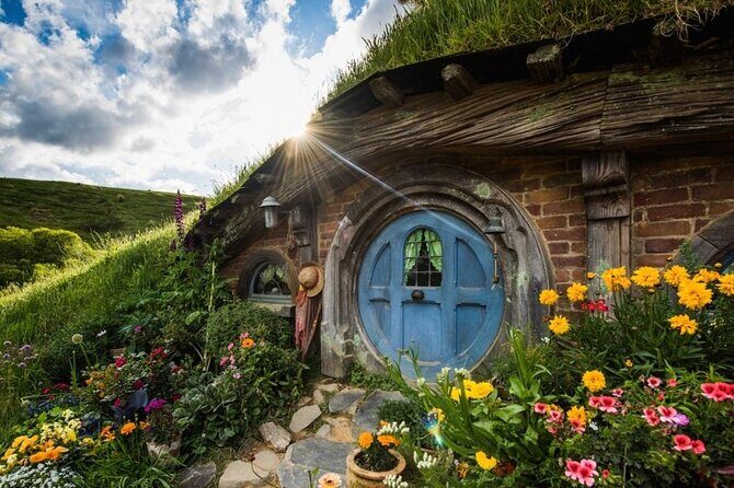 Hobbiton Village and Bridal Veil Falls Private Tour - Bridal Veil Falls: Nature’s Stunning Display