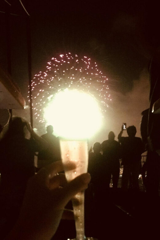 Honolulu: 1-Hour Friday Night Fireworks Cruise with Drinks - The Practicalities