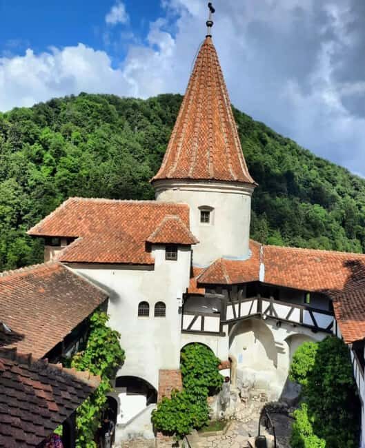 ICONIC TOUR: Draculas Delight Round-Trip Day Trip - Discovering the Highlights of the Day