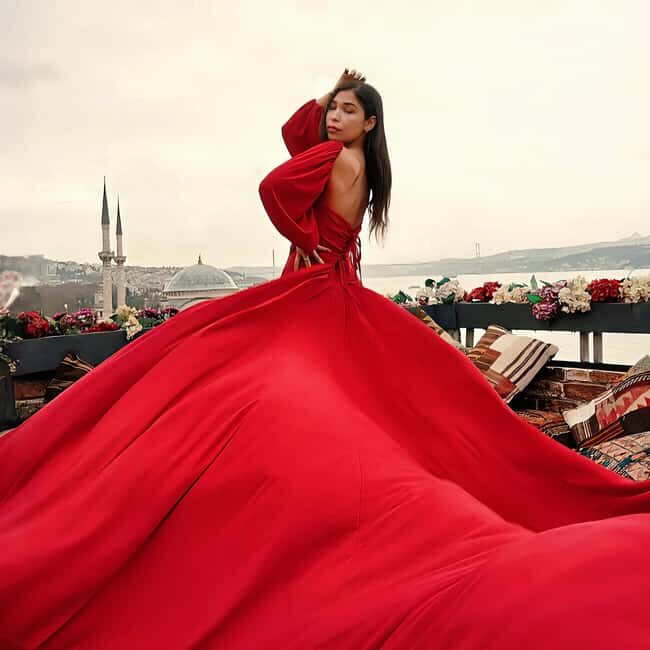 Istanbul: Photo Tour & Flying Dress Photographer - The Unique Appeal of the Photoshoot