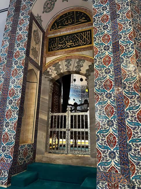 Istanbul Religious Sites Tour w Lunch  Eyup Sultan & More - A Deep Dive into the Experience