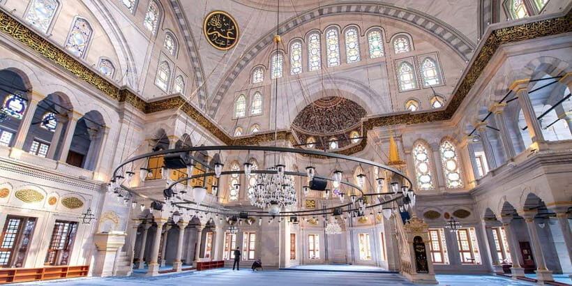 Istanbul: Sultanahmet, Balat, & Bazaars Tour With Cruise - Exploring Istanbul’s Historic Heart: Sultanahmet Square