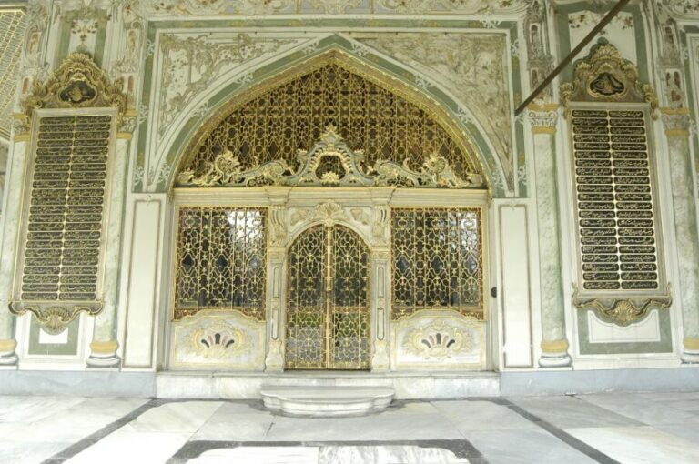 Istanbul: Topkapi Palace and Harem Ticket with Audio Guide - The Practical Side: What To Expect