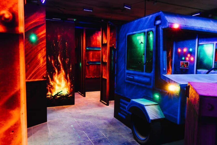 Kortrijk: Ultimate Laser Tag Experience  3 Games + Drink - Equipment and Safety
