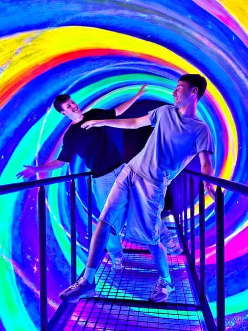 Krakow in Lens VR Experience, Glass Maze and Entry Tunnel - Practical Considerations: What to Expect