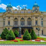 Krakow: Old Town Walking Tour with Private Guide - What To Expect in Practice