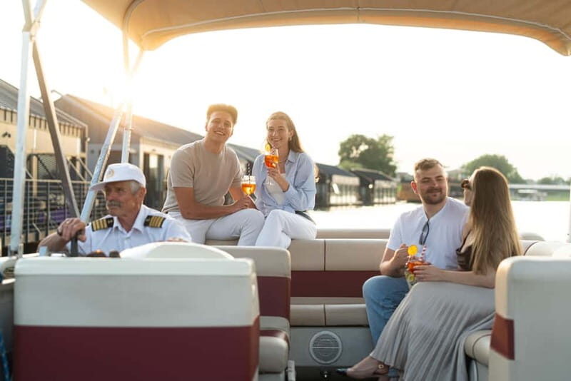 Kraków: River Cruise 30 minutes - Group Size, Timing, and Logistics