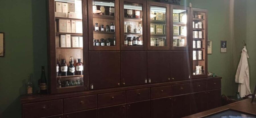 Krakow: Visit Apteka Pod Orlem in Italian - Exploring the Krakow Ghetto Pharmacy: An In-Depth Review