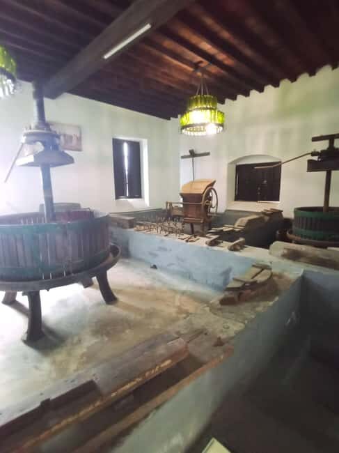 La Geria: a walk among volcanoes and vineyards - Exploring La Geria: Landscape and History