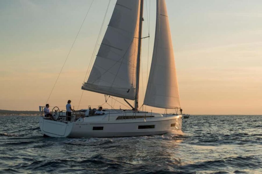 Lagos: Beneteau Oceanis 40.1 Private Sailing Experience - The Boat: Beneteau Oceanis 40.1