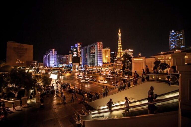Las Vegas: Las Vegas Strip Night Tour with Spanish Guide - Who Is This Tour Best For?