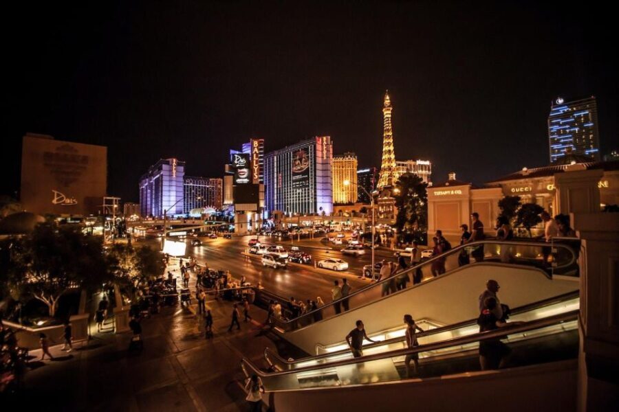 Las Vegas: Las Vegas Strip Night Tour with Spanish Guide - Who Is This Tour Best For?