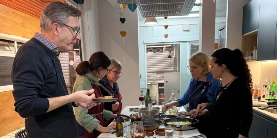 Learn about Spanish cuisine: Paella & Rice dishes - Learning to Cook a Varied Appetizer and Main Dish