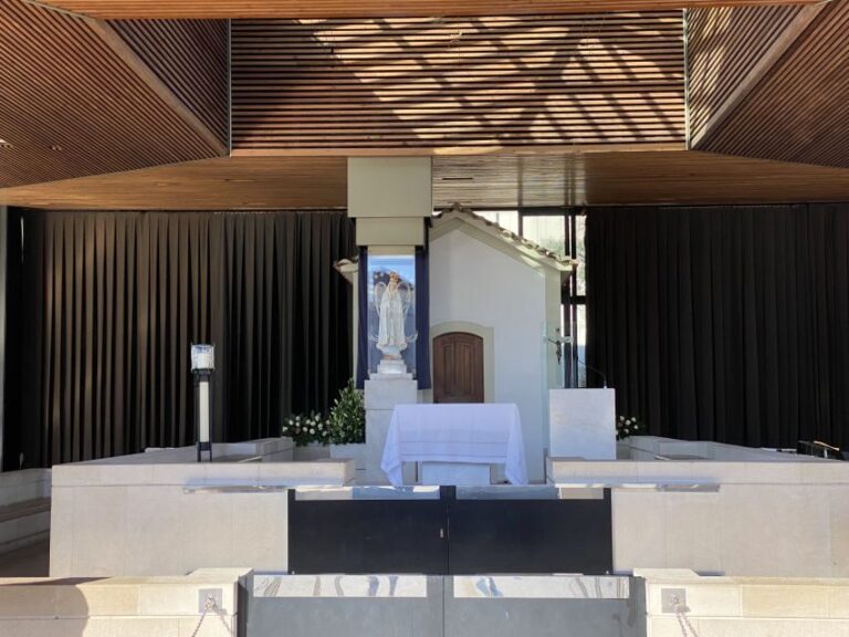 Lisbon: Fátima, Batalha, Nazaré & Obidos Small-Group Tour - Transportation and Group Experience