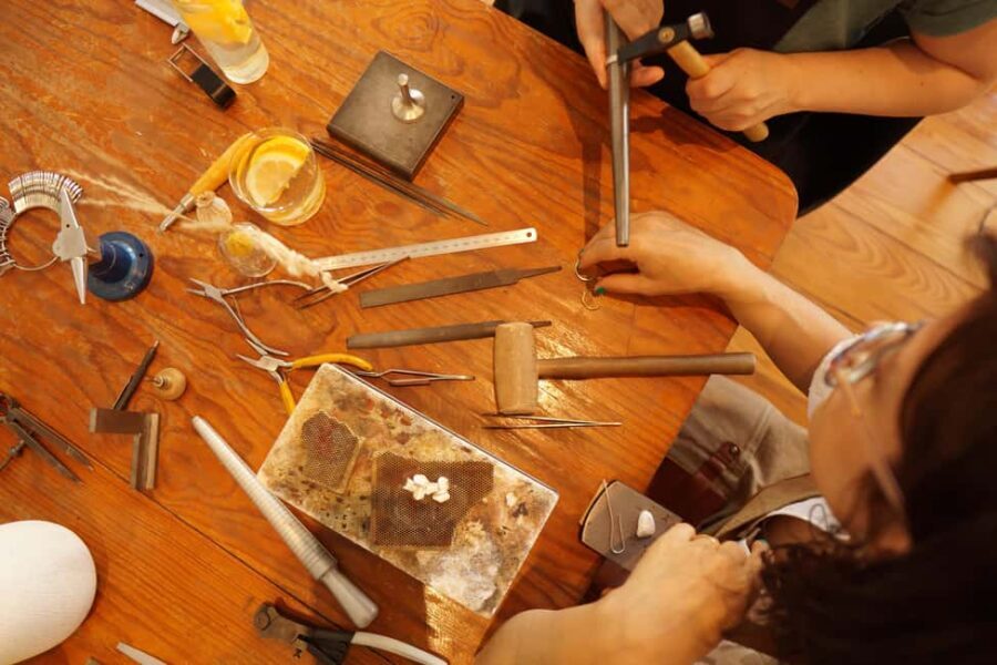 Lisbon: Jewelry Workshop with Local Artisans - Craftsmanship and Materials: Silver and Gold Options