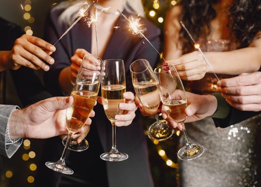 Lisbon: New Year's Cruise with DJ, Open Bar, Snacks and Wine - Iconic Views & Fireworks