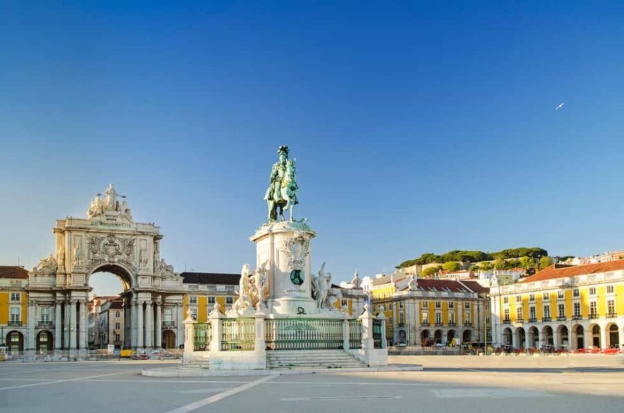 Lisbon: Private Tuk-Tuk City Tour - Itinerary Breakdown: From Old Town to Scenic Viewpoints