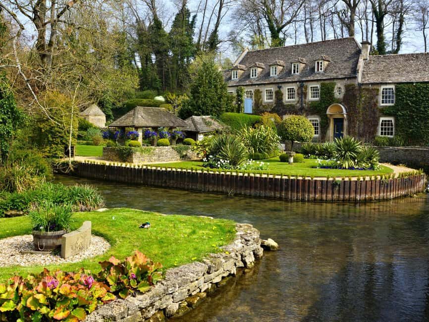 London: Cotswolds Small Group Day Trip with Broadway Tower - Authentic Experiences and Practical Value