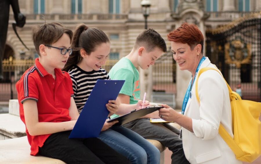London: Kids Activity Tour in English or German - Guide & Personal Touch