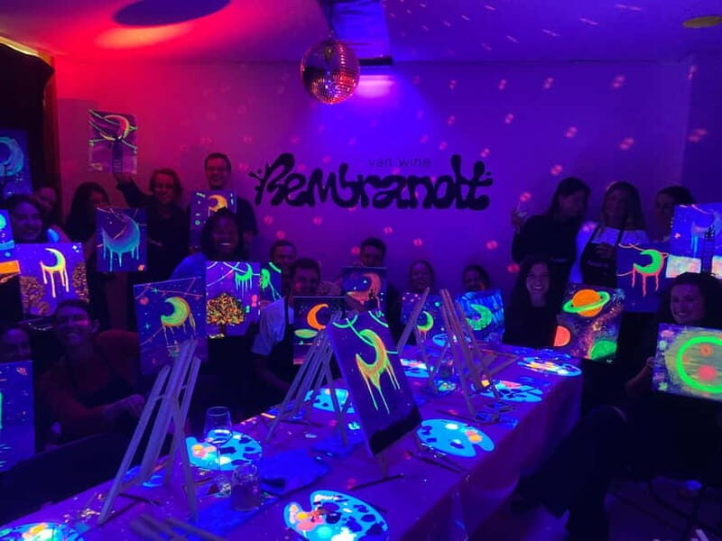 London: Paint and Sip in the Dark with Bottomless Drinks - What Sets It Apart