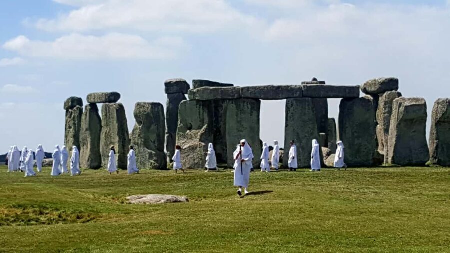 London: Stonehenge and Woodhenge Private Black Cab Tour - Visiting Woodhenge and Durrington Walls: A Different Perspective on Ancient Britain