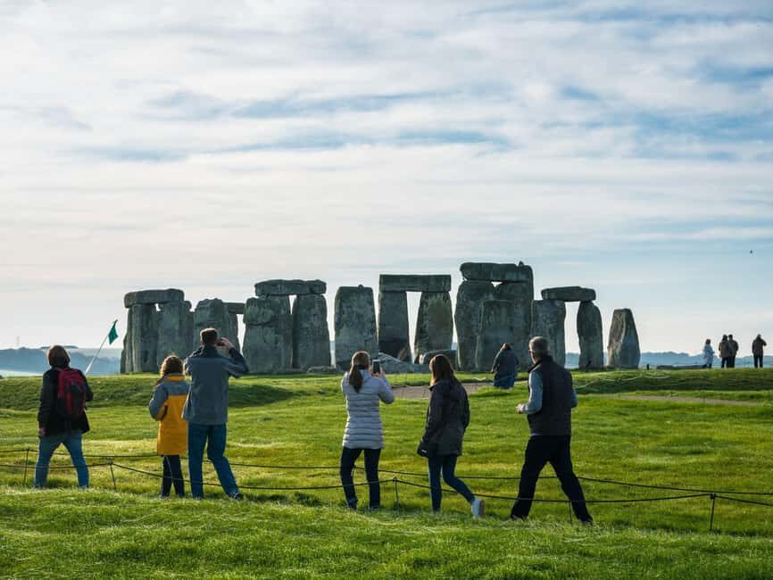 London: Stonehenge, Avebury & Silbury Hill Day Trip - Transportation and Group Dynamics