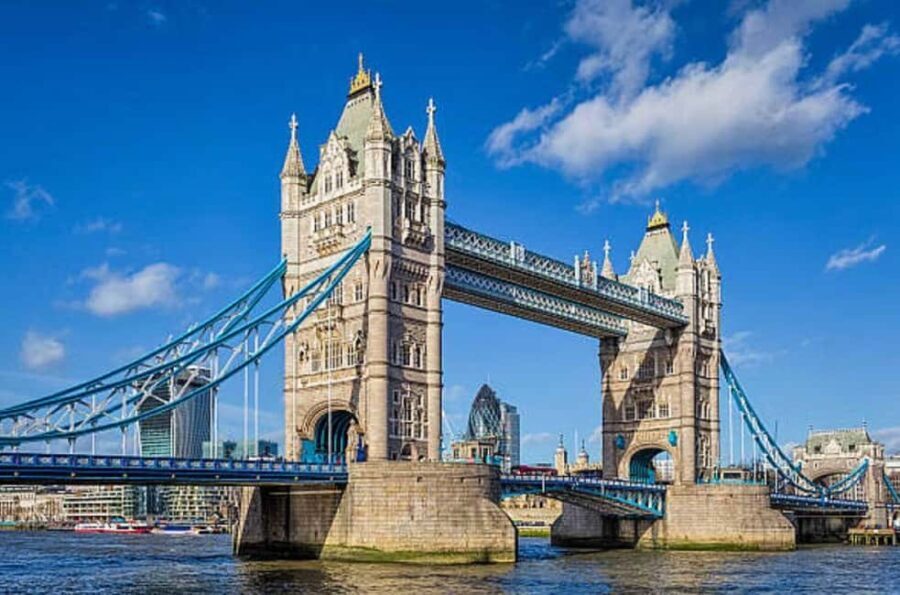 London: Top 50 Sights Walking Tour with Guide - What Does the Tour Offer in Terms of Value?