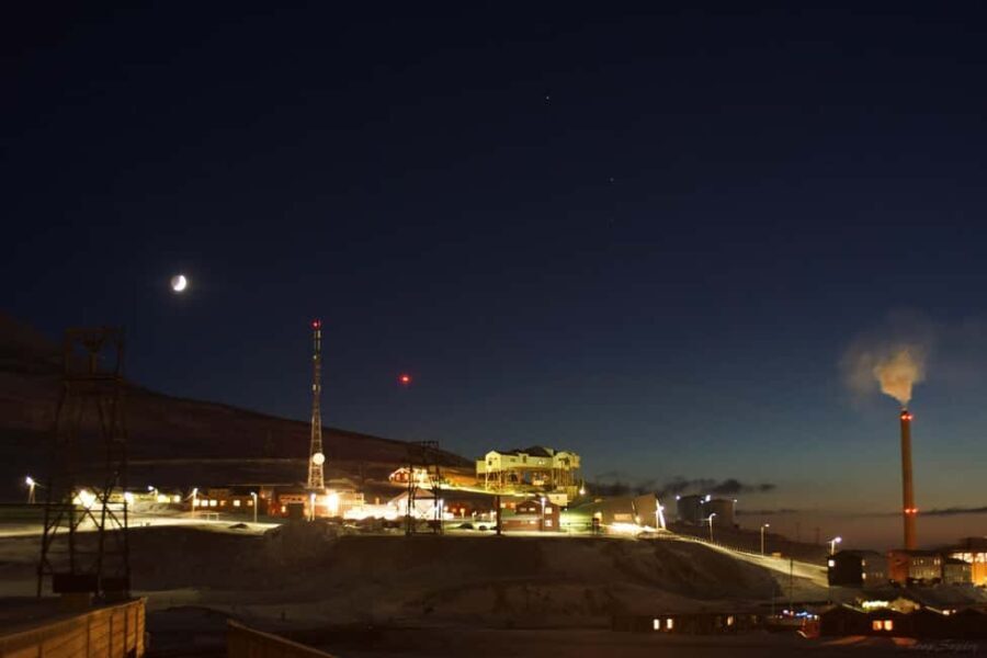 Longyearbyen: Polar Night Arctic Ocean Swim & Sauna - Who Should Consider This Tour