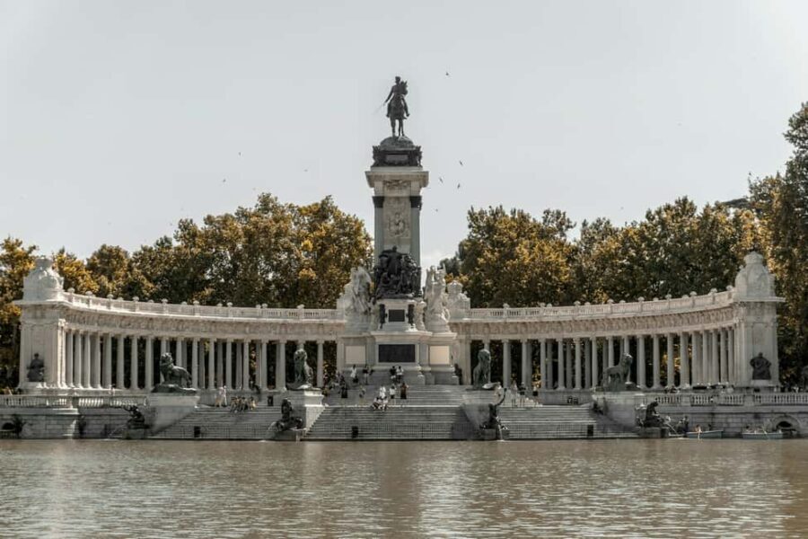 Madrid: Private Habsburgs Madrid Tour With Local Guide - The Royal Highlights and Plaza de Oriente